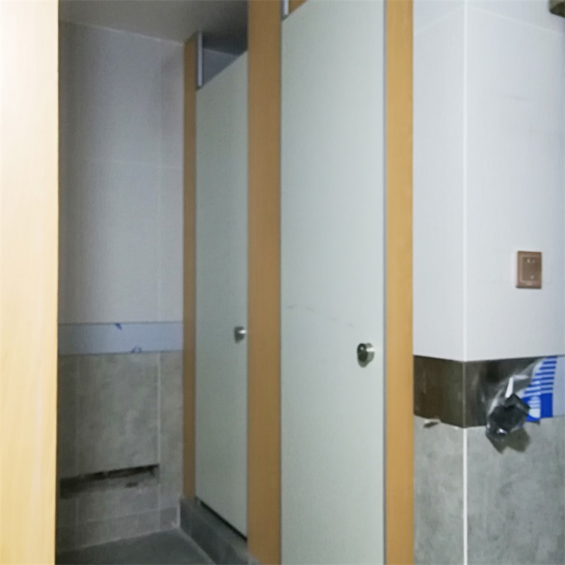How To Use A Toilet Divider Wall To Create More Private Restroom Spaces - Jialifu Toilet Cubicles